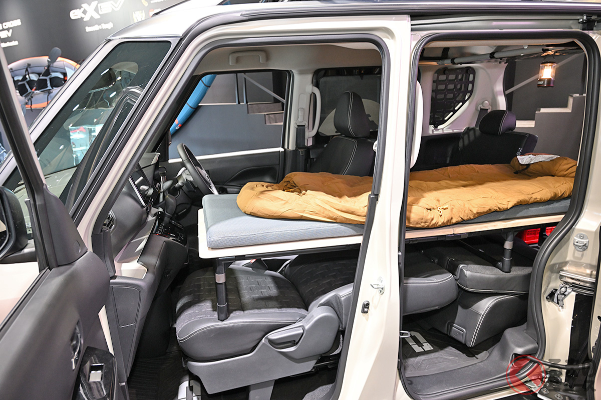 新型軽SUV開発者も「車中泊ニーズ急伸！」と注目!? 初公開の「寝れる」カスタム軽「デリカミニ」2モデルの違いとは（くるまのニュース ...