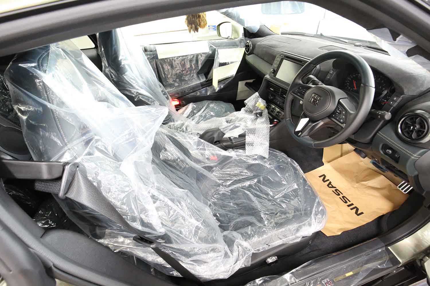 「あぁついに新車を手に入れた」喜びを実感したかつての新車の匂い！ いまのクルマから消えたワケは危険な香りだったから（WEB CARTOP） | 自動車情報・ニュース - carview!