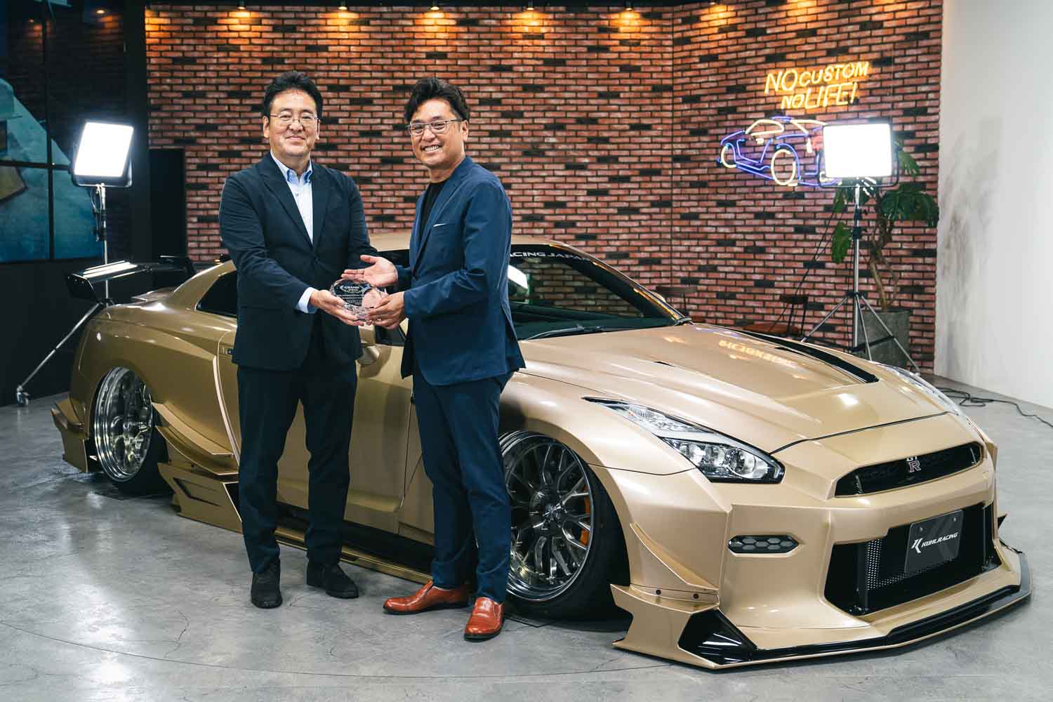 OAM2024人気車両コンテストグランプリは「KUHL JAPAN」の「35R-2024EIDTION WIDE BODY」に決定！ メイド・イン・大阪です（Auto Messe Web ...