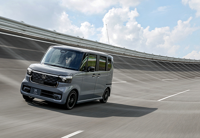 【注目モデル試乗】3代目に進化した「ニッポンの国民車」、ホンダN-BOXの幸せポイント（カー・アンド・ドライバー） | 自動車情報・ニュース - carview!
