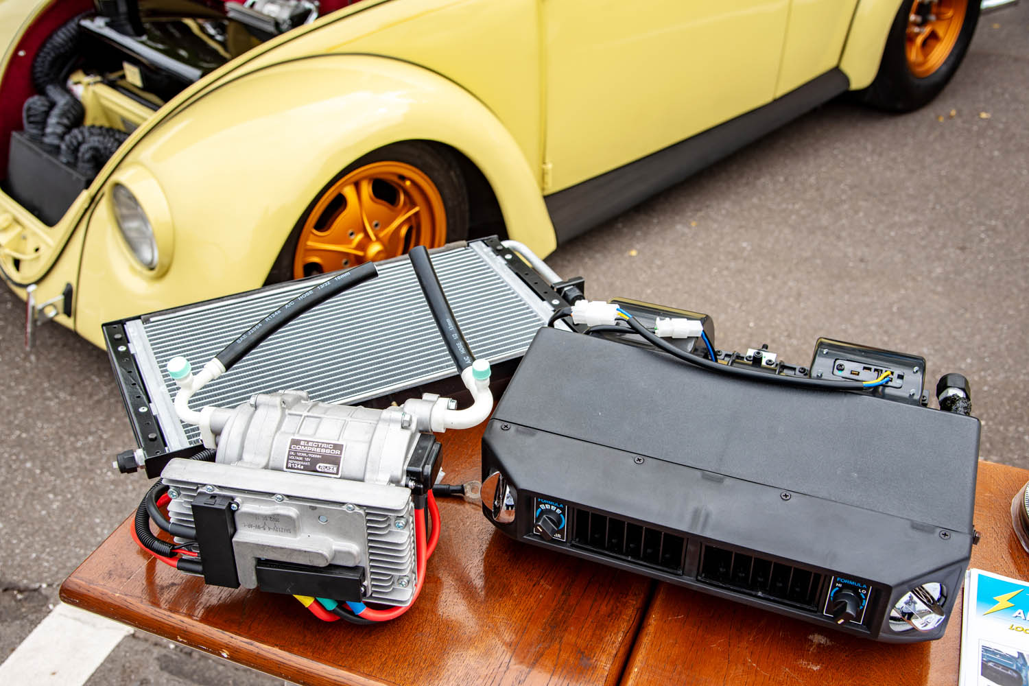 真夏の旧車ライフは「電動クーラー」で問題解決！「510ブル」「縦目ベンツ」「ビートル」の装着例を紹介します（Auto Messe Web） | 自動車情報・ニュース - carview!