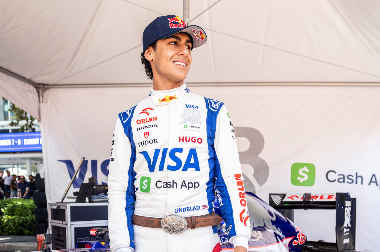 レッドブル育成リンドブラッドが旧型F1カーのテストへ。FP1デビューへの準備か（AUTOSPORT web） | 自動車情報・ニュース - carview!