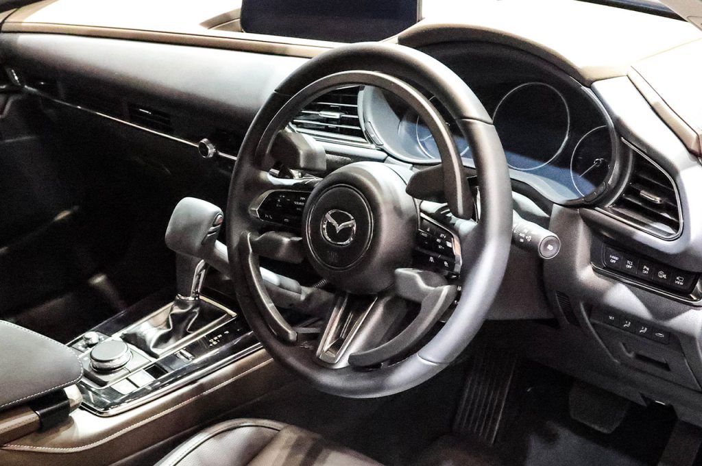 【H.C.R. 2023 レポート】ハンドルでアクセル操作ができる「CX-30 SeDV」（参考出品車）（Believe Japan） | 自動車情報・ニュース - carview!