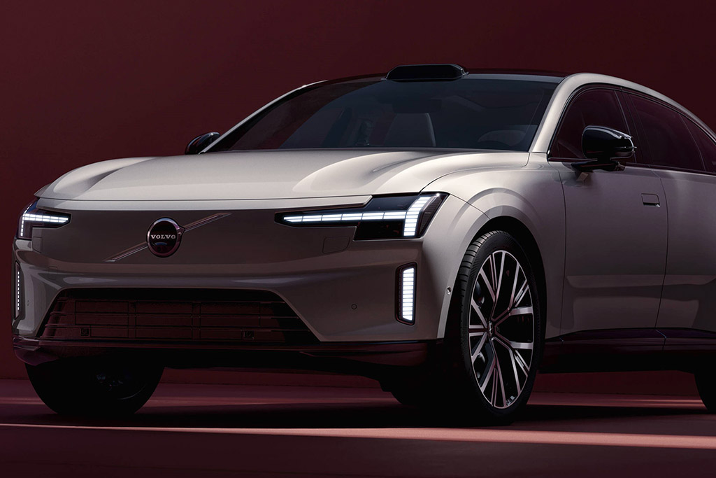 ボルボの新型EV「ES90」ついに発表！セダン、5ドアクーペ、SUVの全てを兼ね備える唯一無二の存在！（LE VOLANT CARSMEET WEB） | 自動車情報・ニュース - carview!