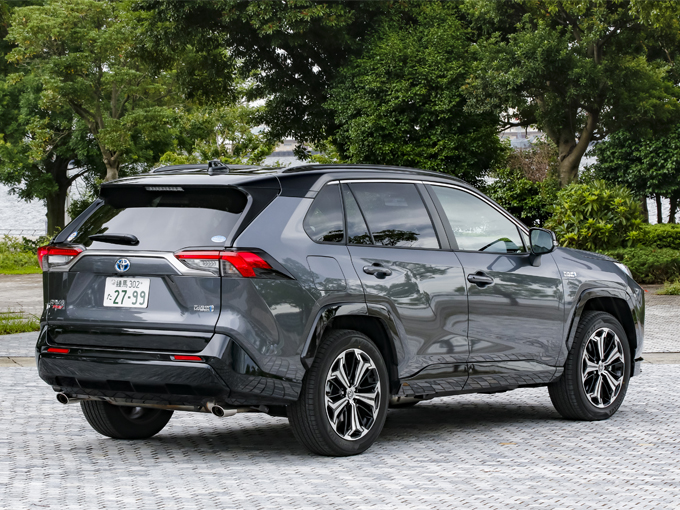 【試乗】新型トヨタ RAV4 PHV｜306psは伊達じゃない！ 販売が絶好調なのにも納得の性能を楽しめる（カーセンサー） | 自動車情報・ニュース - carview!