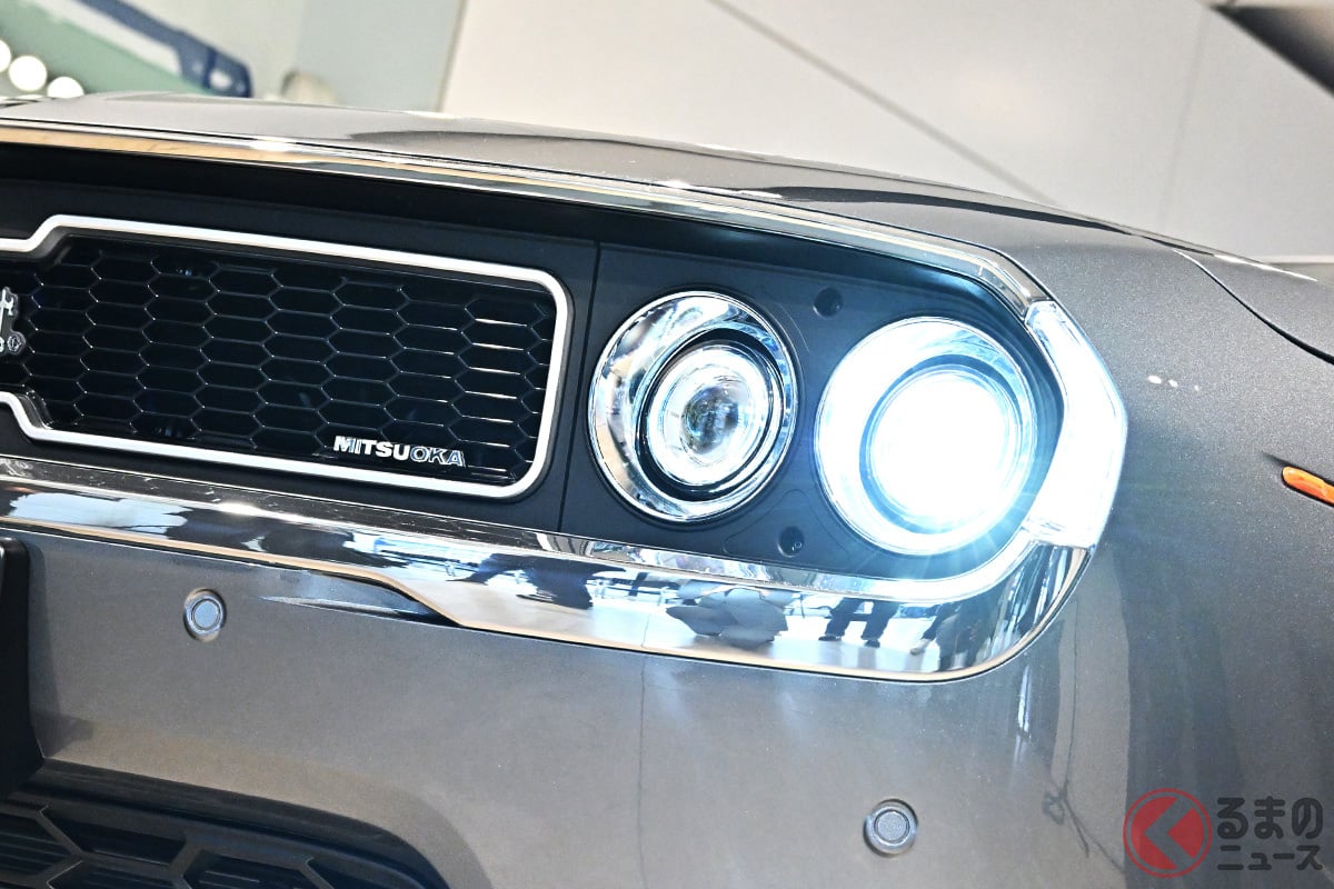 6速MT搭載！ 超レトロな新型「4ドアスポーツカー」発表！ 「匠の手作り」ボディ×“旧車デザイン”がカッコイイ！ わずか“10日”で完売の新型「M55」とは（くるまのニュース）(ヘッドライン ...