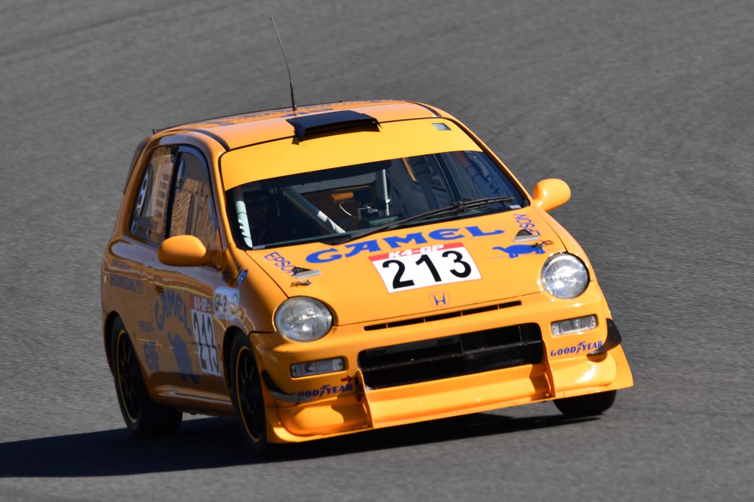 なぜいい歳した大人が軽カーの耐久レースにハマる？「K4-GP」恒例冬の7耐が開催…ホンダ「トゥデイ」もケータハム「セブン」一緒に富士を走った（Auto Messe Web） | 自動車情報 ...