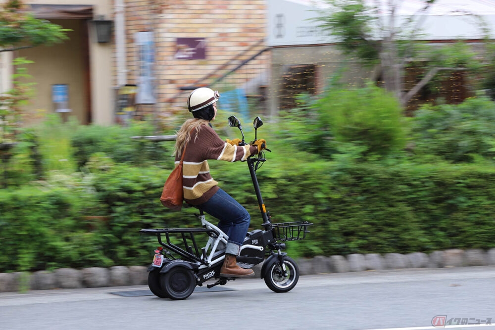 電動3輪スクーター「PXiD F2」後輪がリーンする折り畳み原付EV登場（バイクのニュース ） | 自動車情報・ニュース - carview!