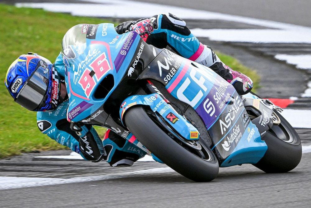 Moto2イギリス決勝｜ディクソンがファイナルラップで逆転勝利。ポールの小椋、まさかの大苦戦14位（motorsport.com 日本版） | 自動車情報・ニュース - carview!