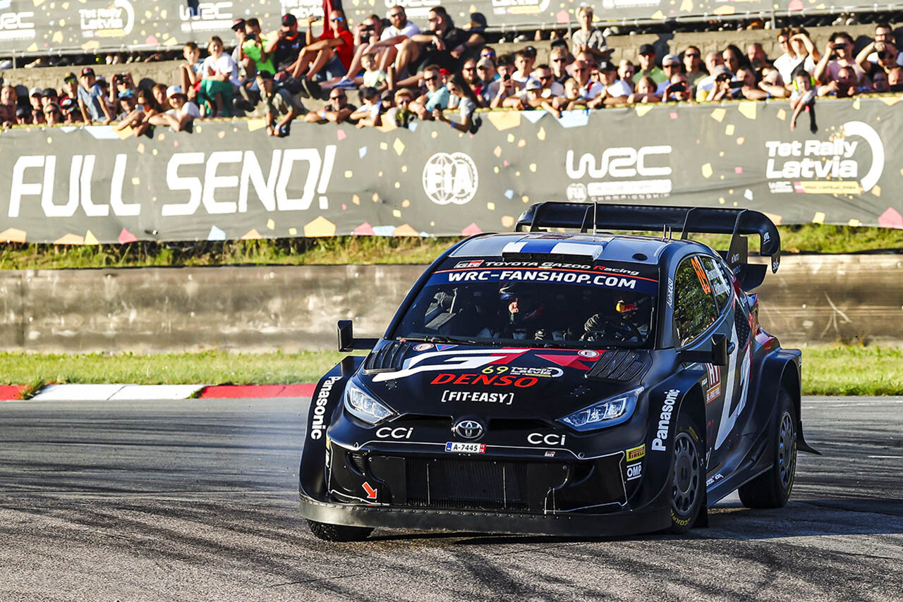 WRCラトビアが開幕。常設サーキットが舞台のスーパーSSでトヨタ好調、ロバンペラが首位（AUTOSPORT web） | 自動車情報・ニュース - carview!