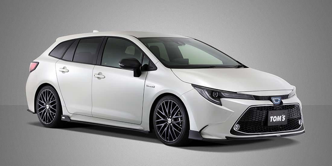 トムスのエアロパーツがついに登場！〈トヨタ・カローラツーリング＆カローラ〉リアビューを引き立てるマフラーも同時リリース！（スタイルワゴン ...