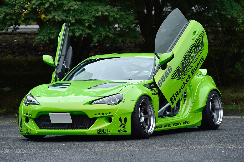 「やりすぎ86のオーナーは23歳！」トレンドの最先端を突っ走る超ド派手なZN6（web option） | 自動車情報・ニュース - carview!