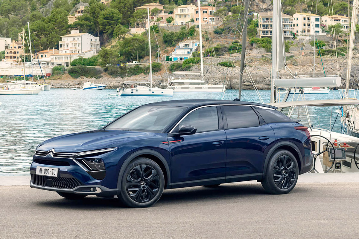 ステランティス シトロエンC5Xに特別ボディカラー、明るいインテリアの特別仕様車「C5X ヒプノスPHEV]を発売（Auto Prove） | 自動車情報・ニュース - carview!