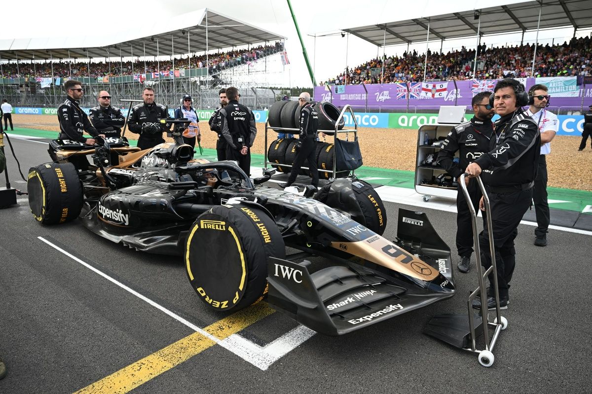 映画『F1／エフワン』撮影秘話……作品に登場するブラッド・ピットがドライブするAPXGPのマシンには、電動バージョンもあった！？（motorsport.com 日本版） | 自動車情報 ...