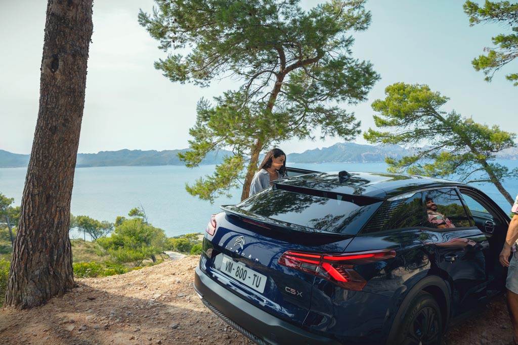 シトロエン｢C5X ｣の限定車「ヒプノス」は快適な旅へ誘うエレガントな一台！（LE VOLANT CARSMEET WEB） | 自動車情報・ニュース - carview!