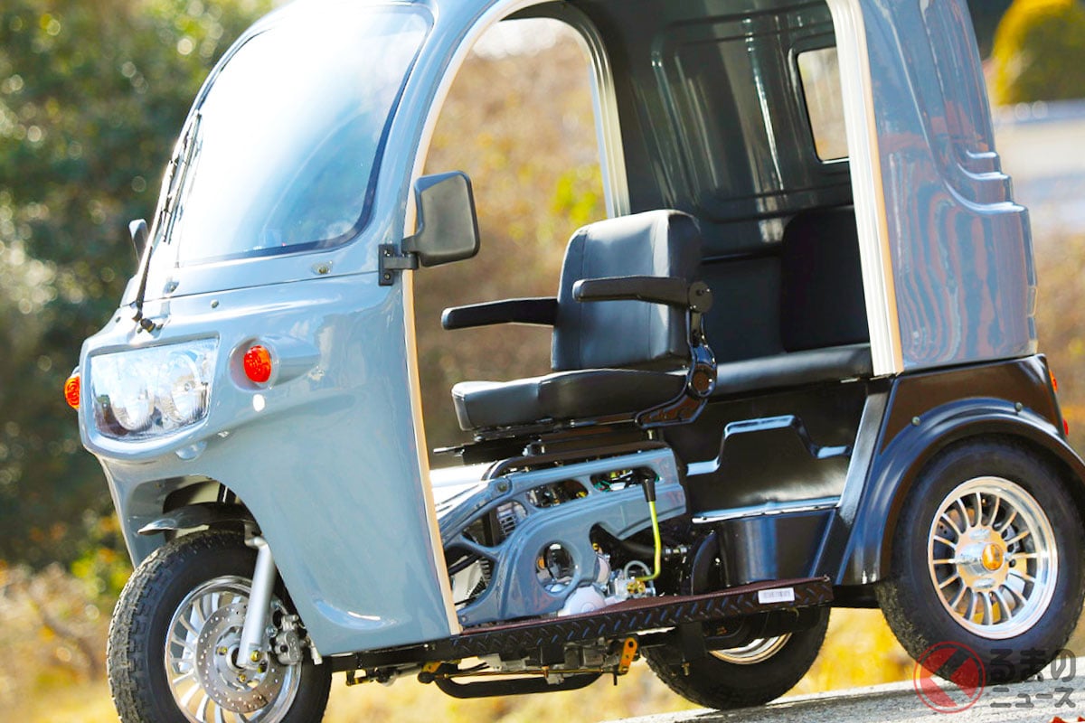 新車77万円！ 超パワフルな新型「“3人乗り”トライク」が凄い！ ついに大排気量「250ccエンジン」搭載＆“5速MT”で楽しそう！ カーター新型「APトライク250」に大注目！（くるまの ...