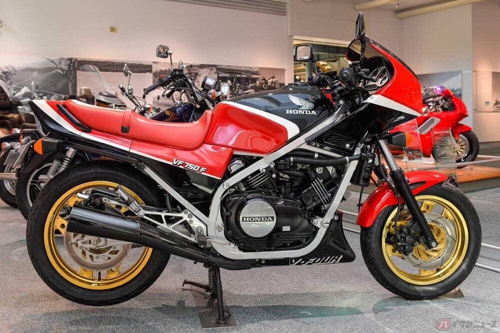 V型4気筒エンジン搭載!! ホンダ「VF750F」に注ぎ込まれた先鋭のメカニズムとは？（バイクのニュース ） | 自動車情報・ニュース - carview!