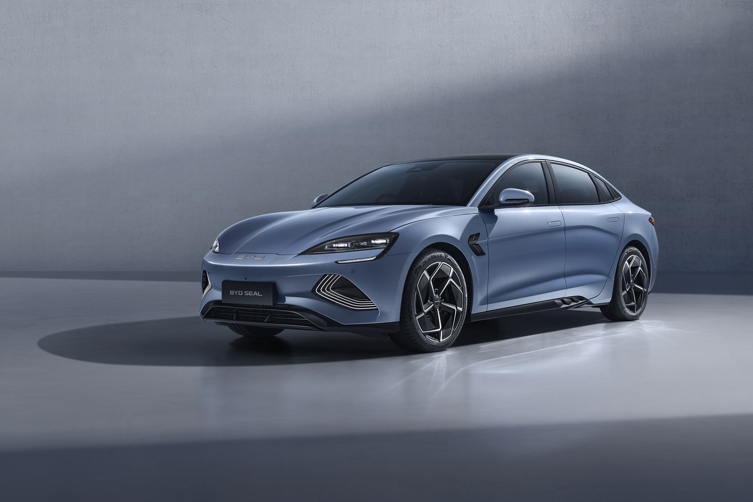 宿敵テスラ・モデル3よりも3万3000円安で発売開始！ BYDの新型EVセダン「シール」がいよいよ上陸（THE EV TIMES） | 自動車情報・ニュース - carview!