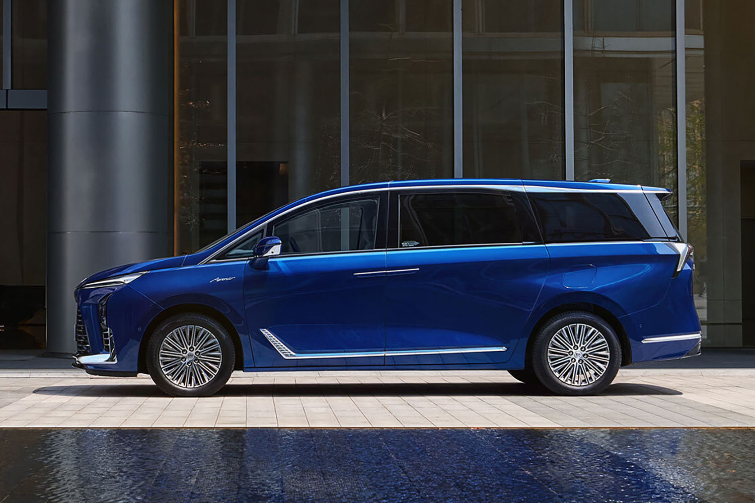 中国で超絶人気の高級ミニバン「GL8」がPHEVを導入！ あえてBEVではなくPHEVで勝負するGMのしたたかな戦略（WEB CARTOP） | 自動車情報・ニュース - carview!