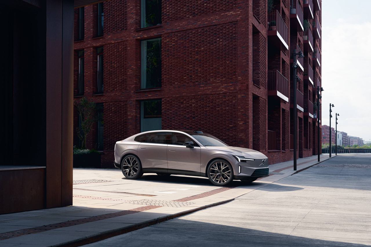 ボルボ、新ジャンルの5ドアBEV『ES90』をワールドプレミア。ブランド初の800Vテクノロジーを搭載（AUTOSPORT web） | 自動車情報・ニュース - carview!