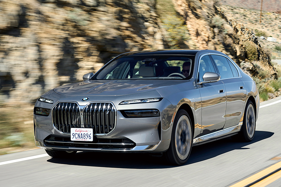 【欧州メーカーのBEVブランド戦略】BMW・i7試乗レポート（カー・アンド・ドライバー） | 自動車情報・ニュース - carview!