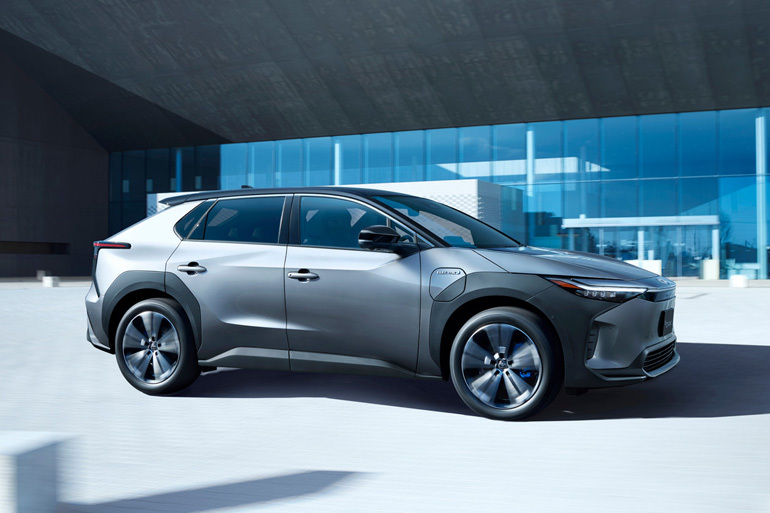 トヨタが新型BEV「bZ4X」のKINTO月額利用料を発表、電池性能10年20万km保証で8万8220円から（@DIME） | 自動車情報・ニュース - carview!