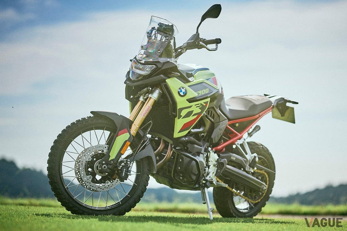 オフロードテイスト濃密なミドルクラスのアドベンチャーバイクBMW「F900GS」の魅力とは？ 悪条件ほど本領を発揮する優れた走行性能の持ち主です（VAGUE）(ヘッドライン) | 自動車情報 ...