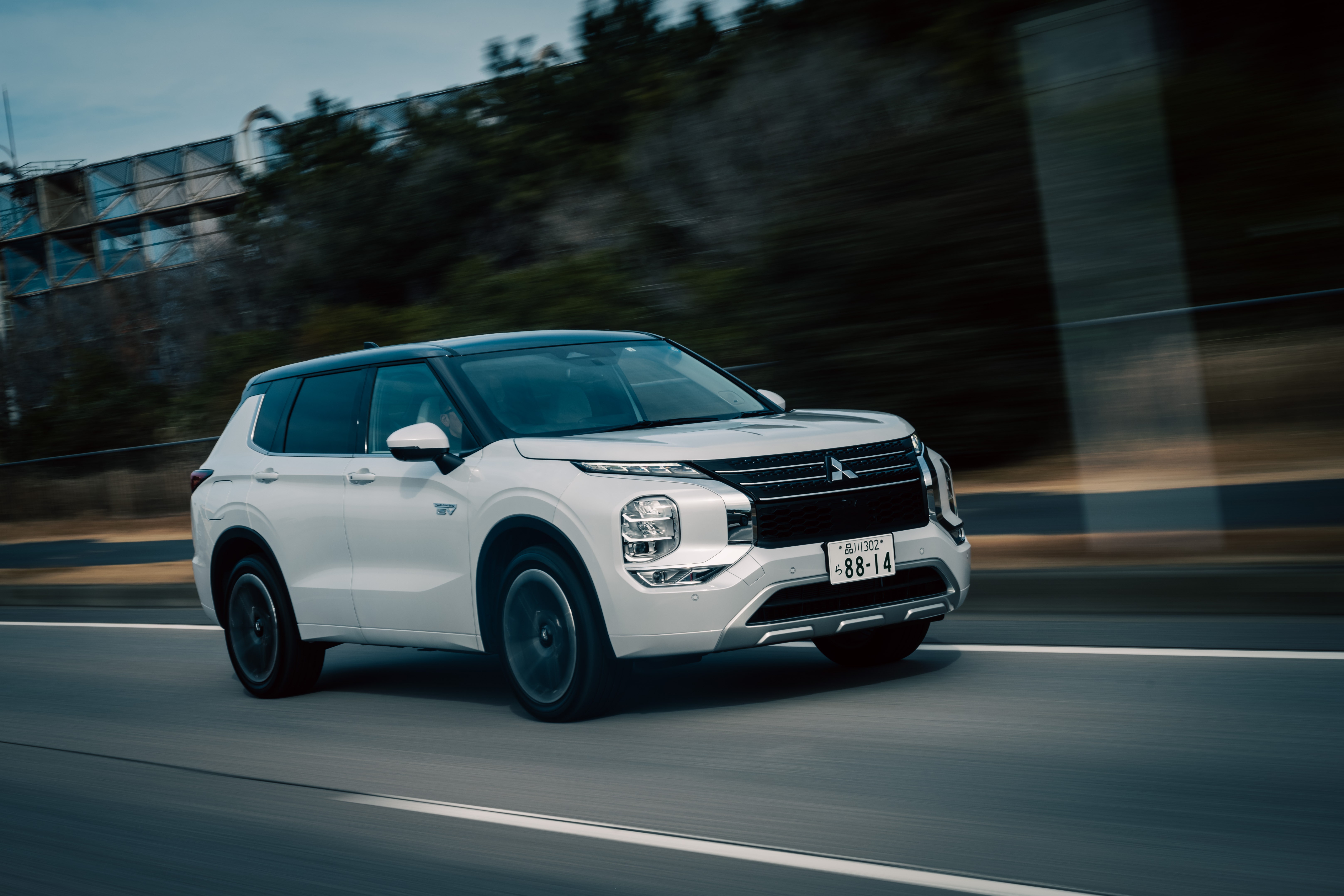 三菱歴代モデルの“遺産”がてんこ盛りに注ぎ込まれたSUV──新型アウトランダーPHEV試乗記（GQ JAPAN） | 自動車情報サイト【新車・中古車】 - carview!