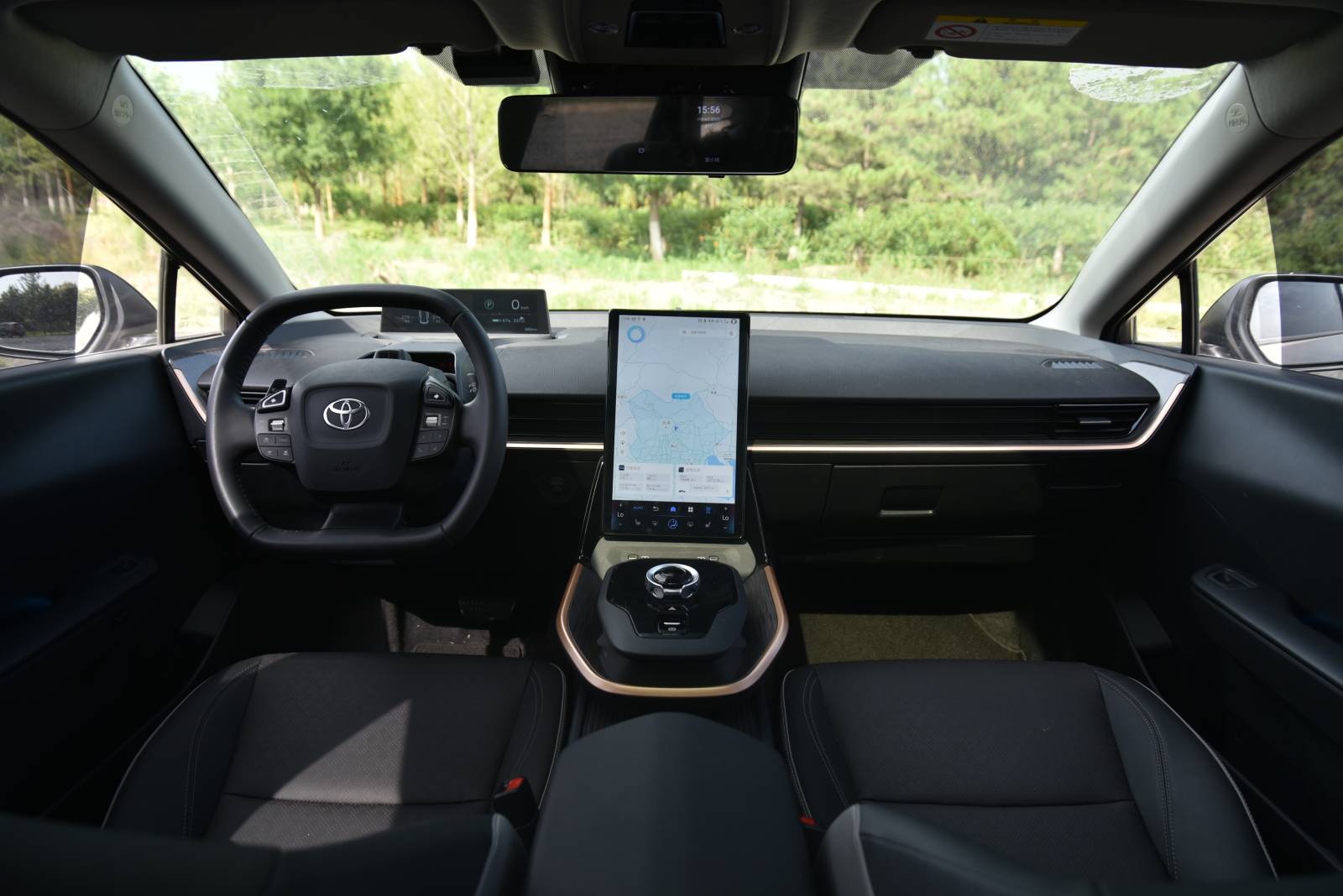 外装の不思議なデザインと使いやすいインテリア[トヨタ・bZ3試乗記]（THE EV TIMES） | 自動車情報・ニュース - carview!