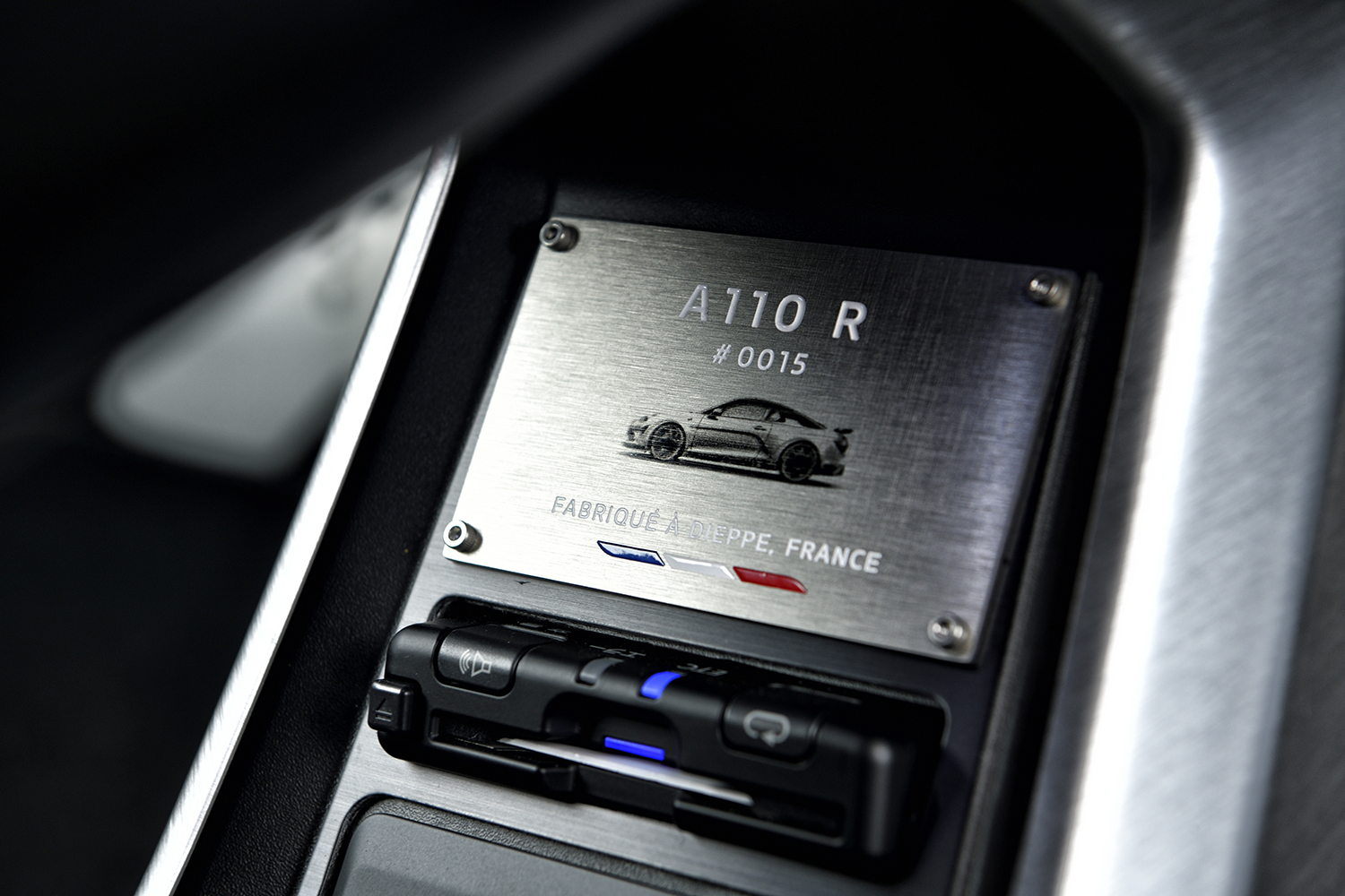 【試乗】リヤウインドウもなければホイールまでカーボン！ 最強のアルピーヌA110Rはもはやレーシングカーの領域だった（WEB CARTOP） | 自動車情報・ニュース - carview!