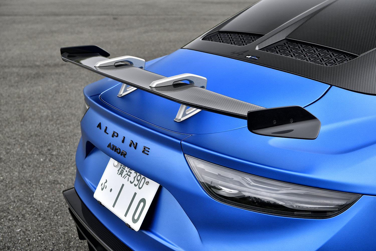 【試乗】リヤウインドウもなければホイールまでカーボン！ 最強のアルピーヌA110Rはもはやレーシングカーの領域だった（WEB CARTOP） | 自動車情報・ニュース - carview!