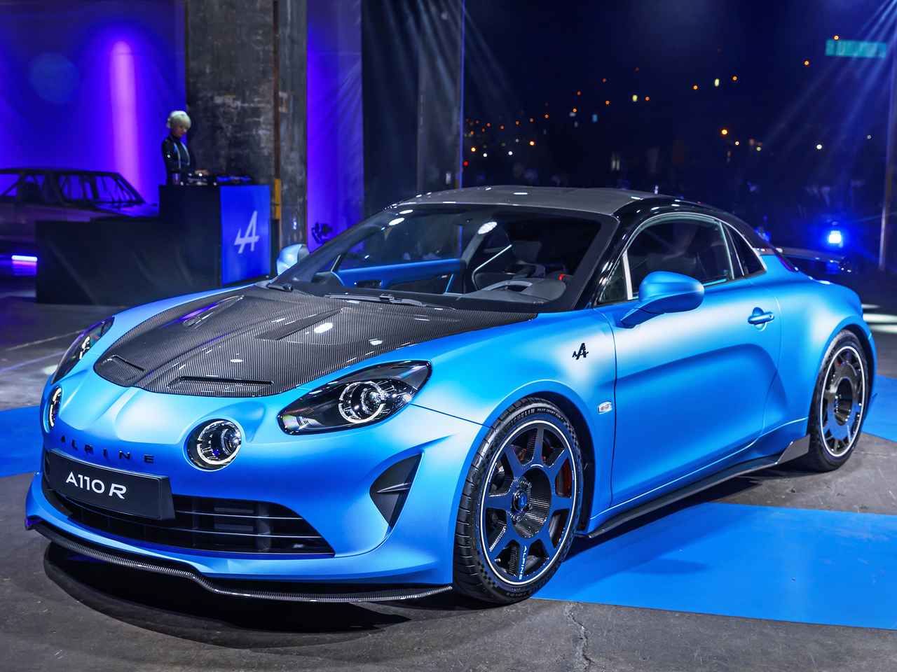 【写真蔵】軽量化を進めた最もラディカルなアルピーヌ「A110R」が日本デビュー（Webモーターマガジン） | 自動車情報・ニュース - carview!