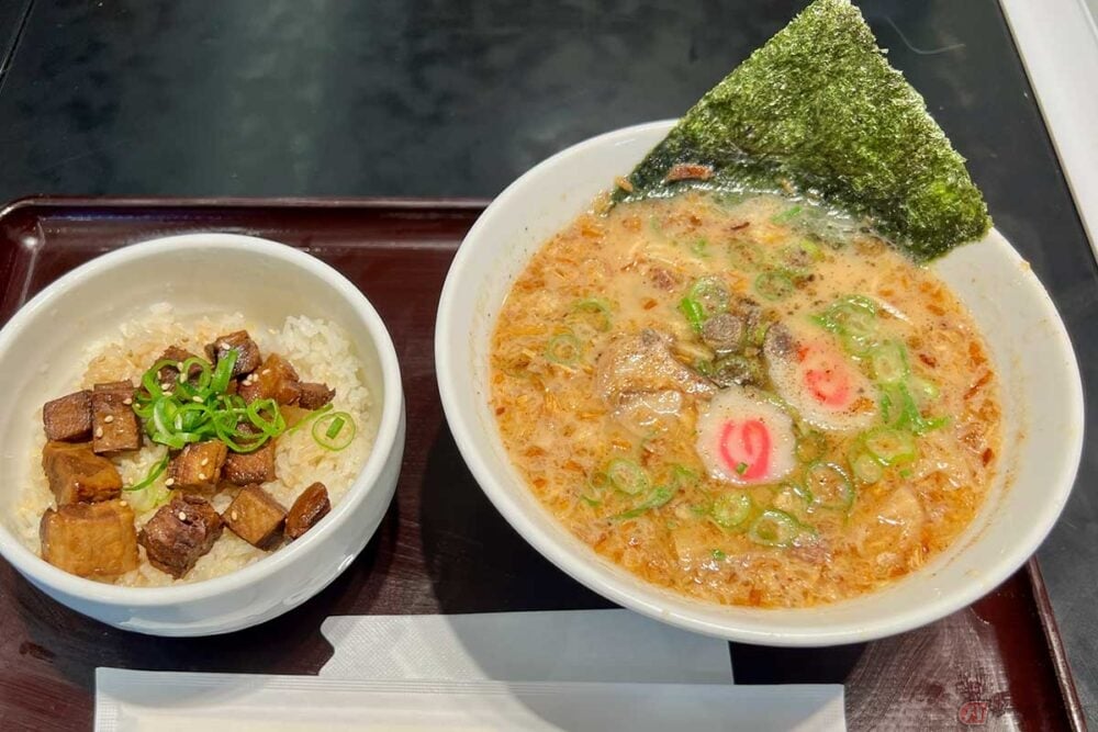 一般道から入ったことある？ 東名高速「EXPASA海老名」で食欲を誘う至極のラーメンを実食!! バイクで行く高速道路グルメ（バイクのニュース ） | 自動車情報・ニュース - carview!