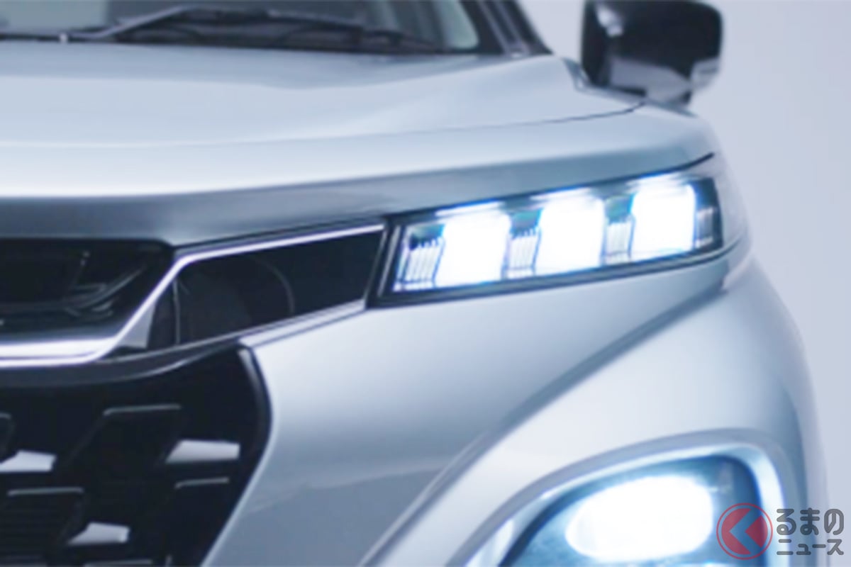 スズキが新型「“上質”SUV」を実車公開！ 斬新「777テールライト」でコンパクト「“流麗クーペ”ボディ」採用！ 今秋発売の「フロンクス」浜松駅に登場（くるまのニュース） | 自動車情報 ...