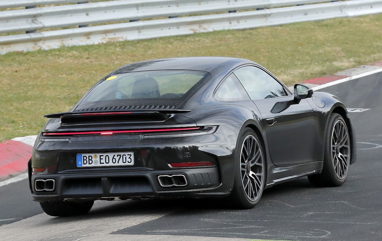 【スクープ】ポルシェ「911ターボ」もハイブリッド化で最高出力700ps！ニュルに降臨（LEVOLANT） | 自動車情報・ニュース - carview!