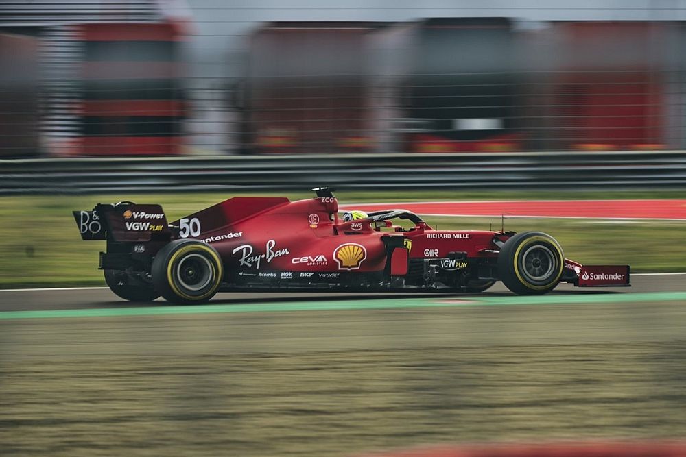 フェラーリ育成のベアマン、旧型F1マシンで初テスト。フリー走行出走に向け400km以上を走行（motorsport.com 日本版） | 自動車情報・ニュース - carview!