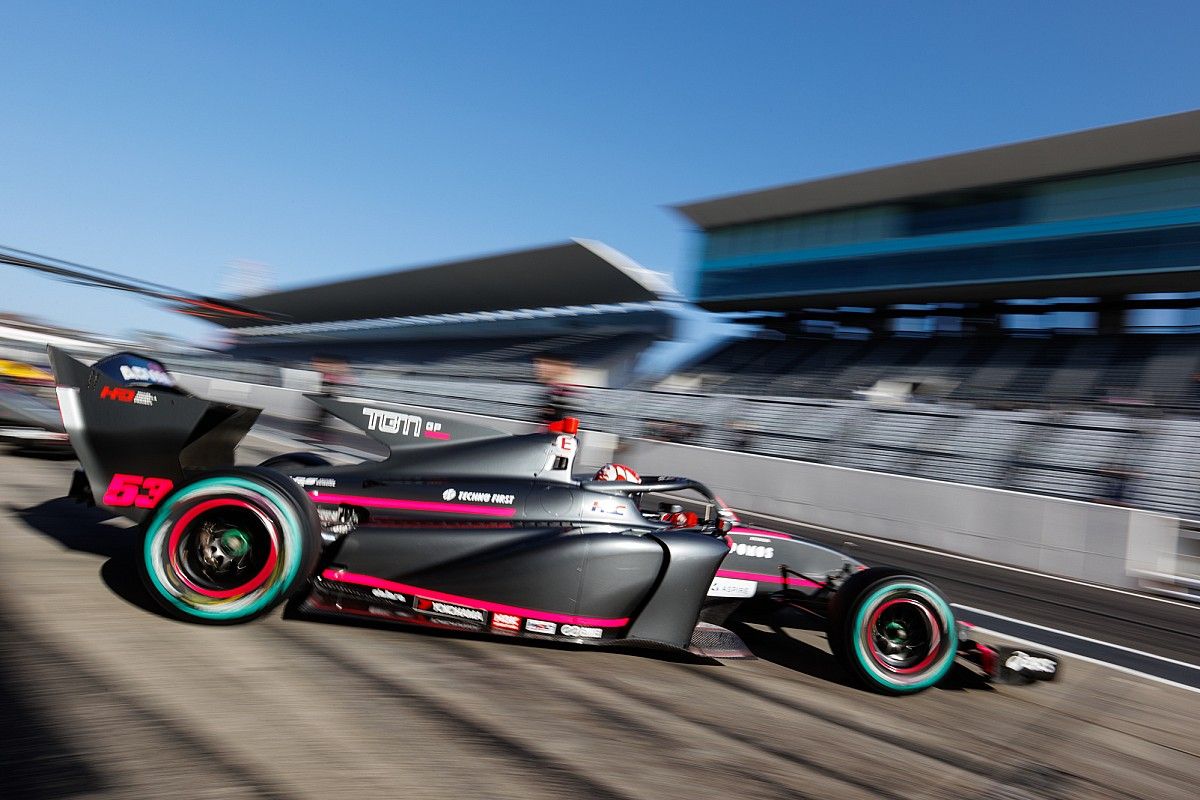 17歳にして望外のチャンスを得たJuju、スーパーフォーミュラテストをエンジョイ。最終目標のF1に向け「今ある環境をモノにしていく」（motorsport.com 日本版） | 自動車情報 ...