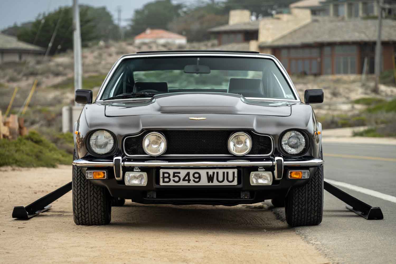 「ボンドカー」の自爆スイッチもそのまま！ アストンマーティン「V8 リビング デイライツ」が2億円オーバーで売出中です（Auto Messe Web） | 自動車情報・ニュース - carview!