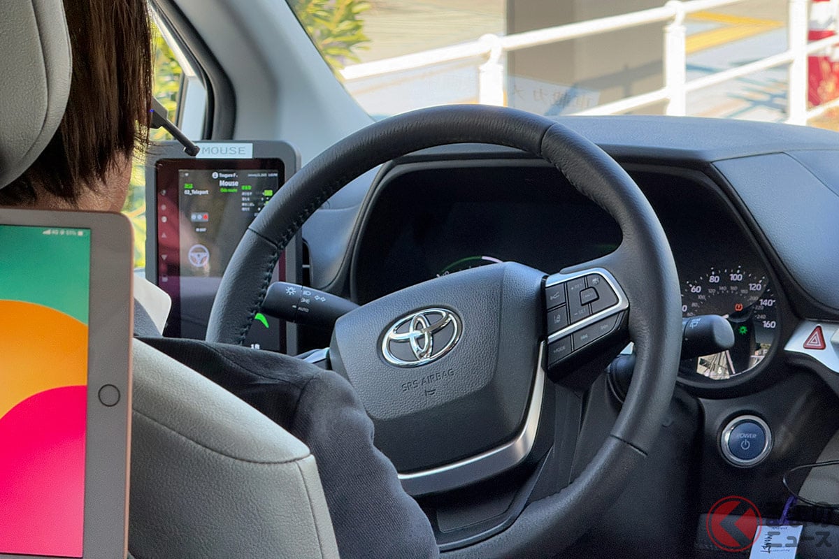 全長5m超えの「トヨタ巨大ミニバン・シエナ」現る！ 期間限定で無料乗車可能！ お台場周辺を自動でドライブ!? 乗った印象は？（くるまのニュース） | 自動車情報・ニュース - carview!