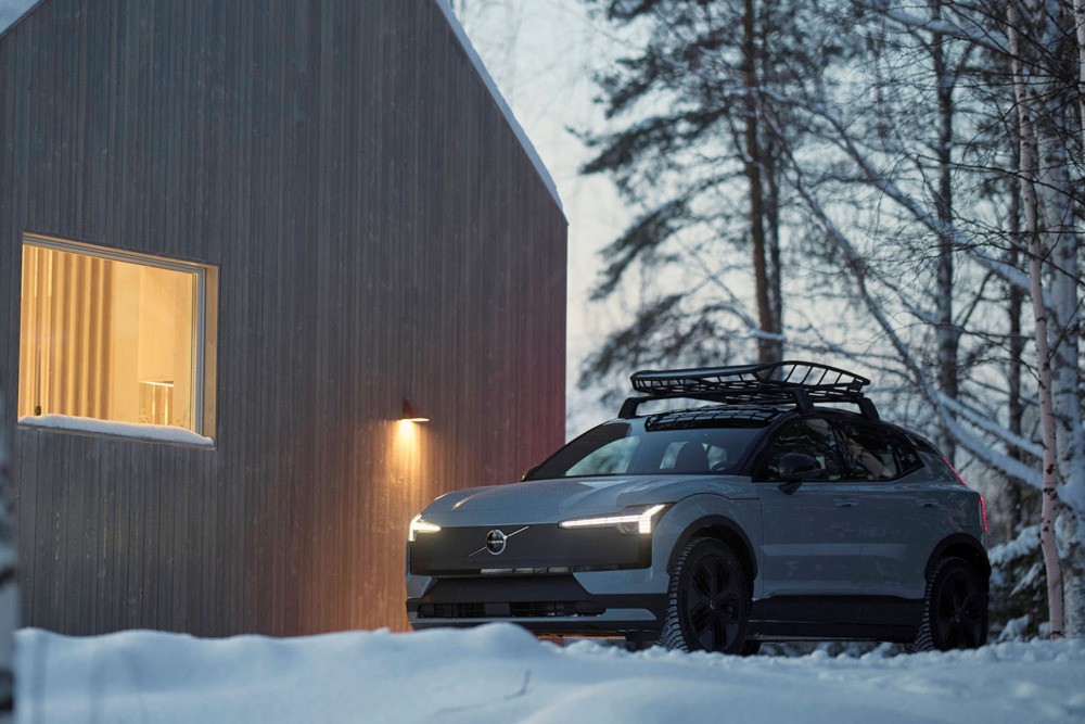 【全天候型の小型EV】ボルボ 新型 EX30 クロスカントリーを初披露 日本導入が待たれる（AUTOCAR JAPAN）(ヘッドライン) | 自動車情報・ニュース - carview!