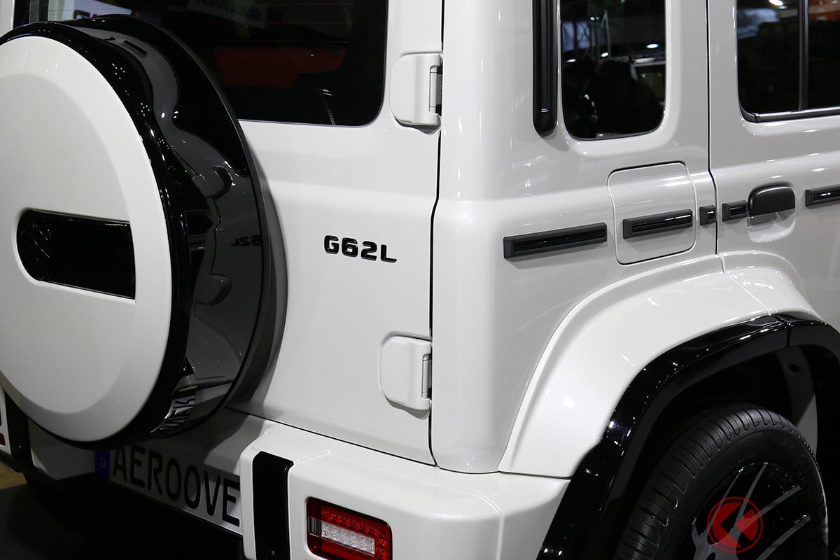 斬新なジムニー5ドア「G62L」に反響集まる！ “Gクラス風”専用パーツ装備に「ミニカーみたいで可愛い」「再現度高い」「内装も高級感ある」の声！ エアロオーバー「ジムニーカスタムカー」公開 ...
