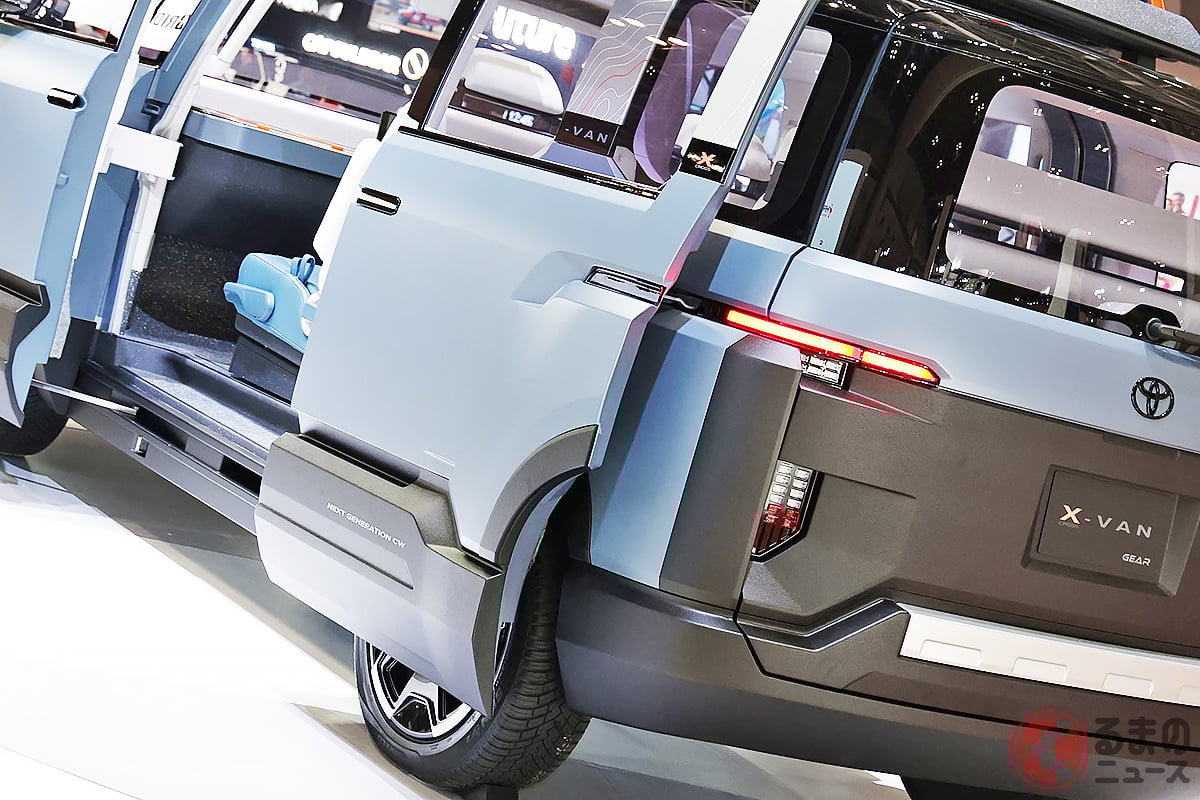 トヨタ「斬新“SUV”ミニバン」が凄い！ 全長4.7m級のちょうどいい「ノアヴォク」サイズに“カクカクデザイン”採用！ 「画期的ドア」でめちゃ楽しい「X-VAN GEAR」コンセプトとは ...