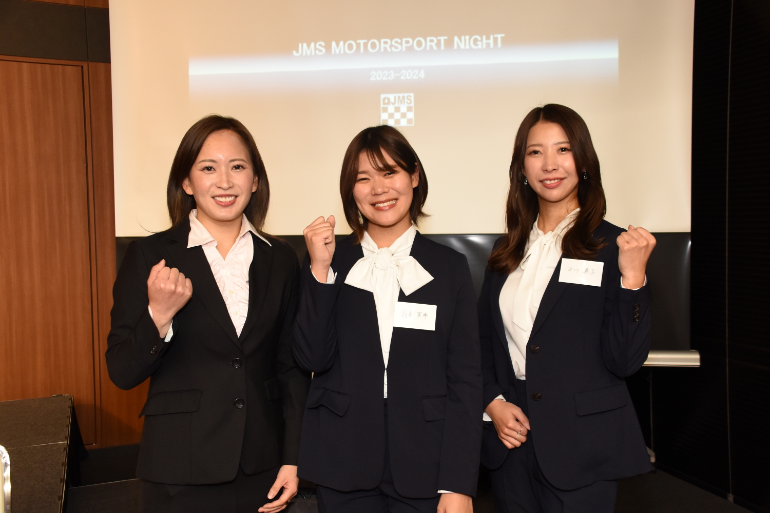 女性ドライバー限定の「KYOJO CUP」参戦ドライバーを中心に結成された「全日本女性自動車競技選手会」のPRも！（Auto Messe Web） | 自動車情報・ニュース - carview!