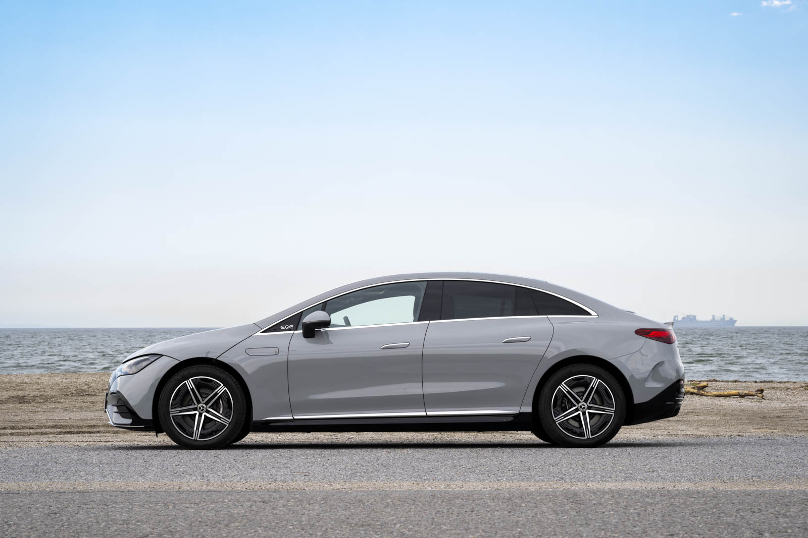 無数のスリーポインテッド・スター、開かないボンネット!? [メルセデス・ベンツEQE試乗記]（THE EV TIMES） | 自動車情報・ニュース - carview!