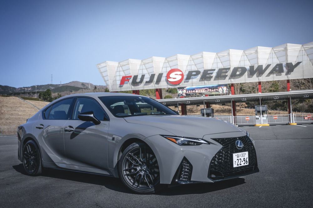 なぜ「IS F」を名乗らない？ 5L V8搭載、レクサスIS500 Fスポーツ・パフォーマンスは何者なのか（AUTOCAR JAPAN） | 自動車情報・ニュース - carview!