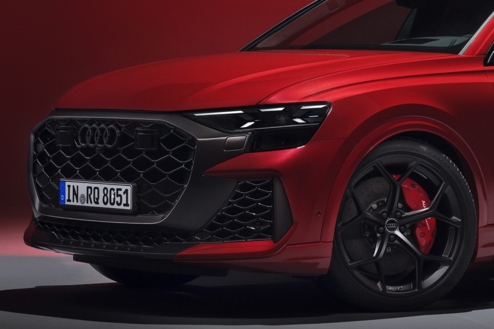 V8ツインターボで640馬力 アウディ最強の高級SUV「RS Q8」 スポーティーな内外装デザイン採用（AUTOCAR JAPAN） | 自動車情報・ニュース - carview!