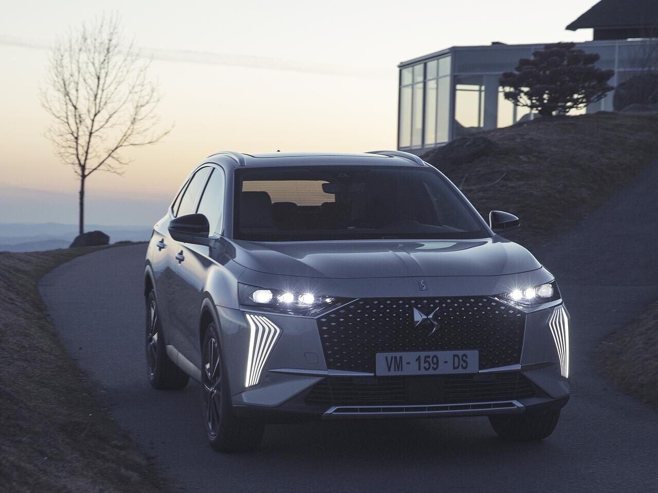 大幅改良された「DS7」が日本デビュー。DS クロスオーバーSUVのフラッグシップ（Webモーターマガジン） | 自動車情報・ニュース - carview!