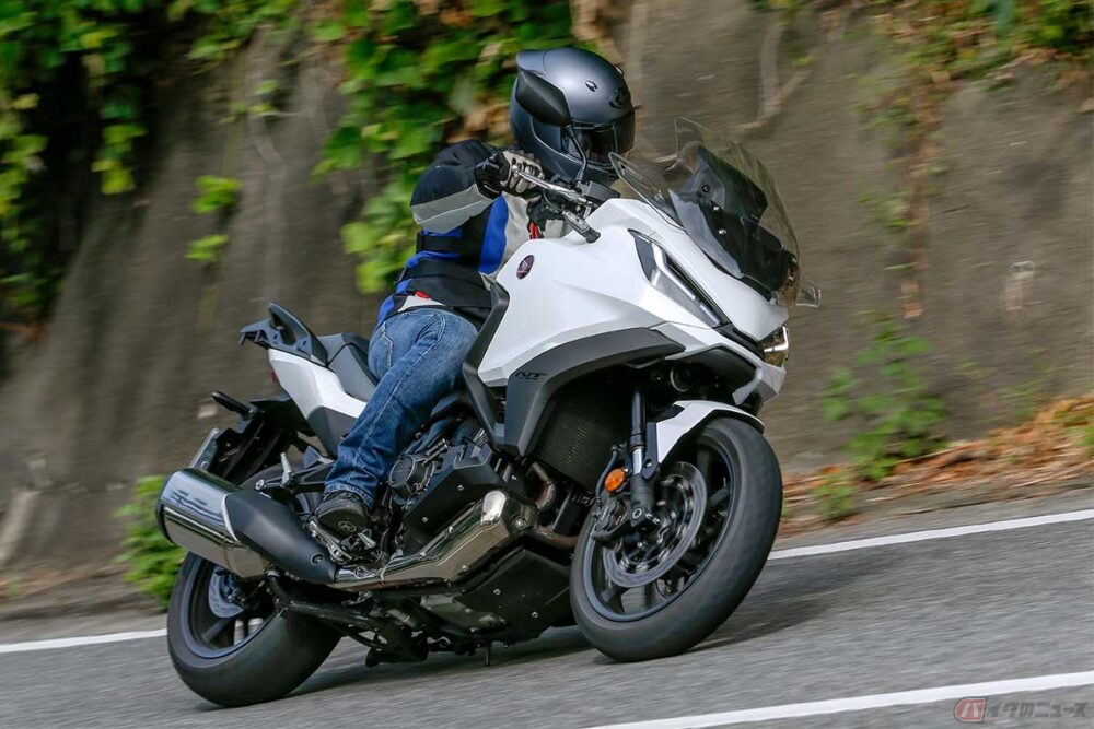 ホンダ新型スポーツツアラー「NT1100」 大柄ボディと快適装備に軽快な走りまでパッケージした1台（バイクのニュース ） | 自動車情報・ニュース - carview!