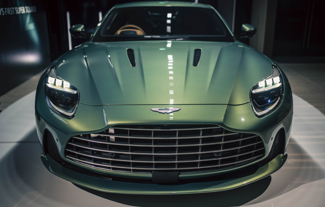 アストンマーティンDBシリーズの新世代スポーツカー「DB12」が登場（カー・アンド・ドライバー） | 自動車情報サイト【新車・中古車】 - carview!