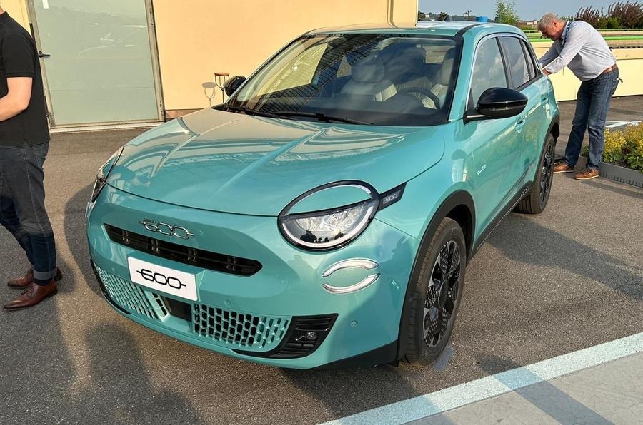 新型フィアット600e コンパクト電動SUV登場 「まぶた」付きライトの500X後継EV（AUTOCAR JAPAN） | 自動車情報・ニュース - carview!